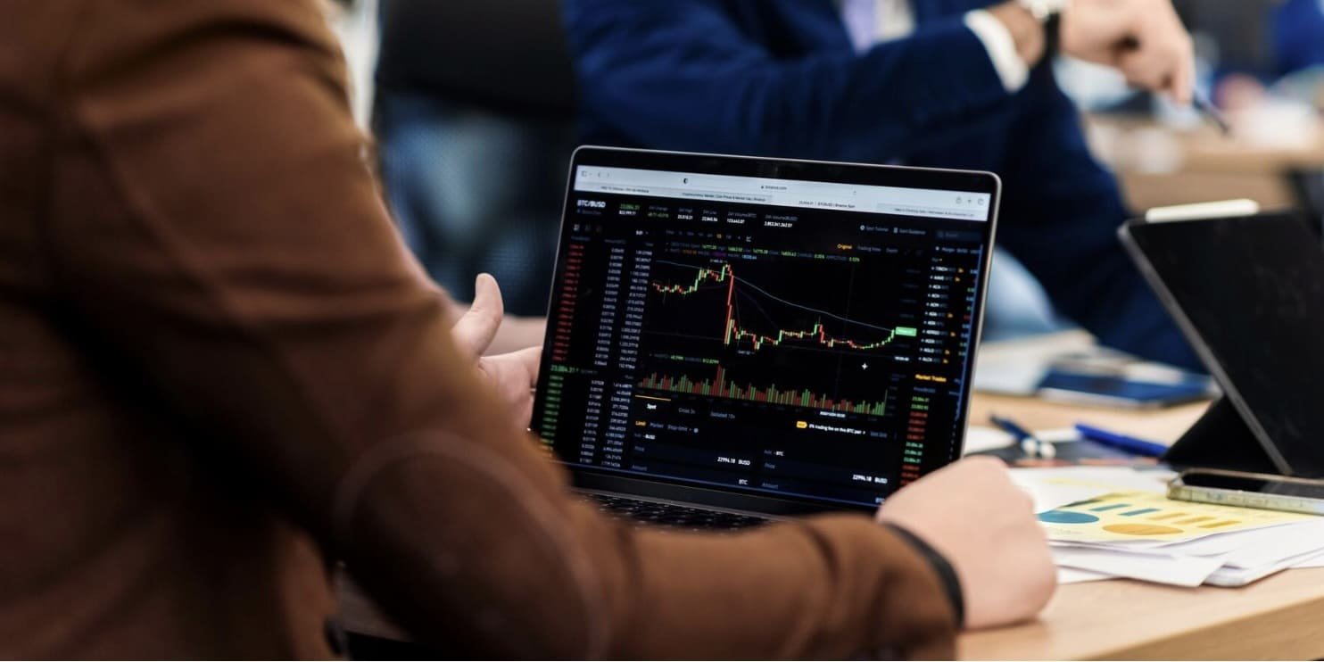 Contoh Penggunaan Indikator MACD dalam Trading - Invesnesia